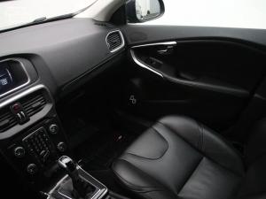 Zils Volvo V40 2017 Viļņa, ar dzinēja tilpumu 2.00 L un nobraukumu 116 tūkst. km par 10499 €, foto 22 vietnē AUTOMOTO.COM.LV