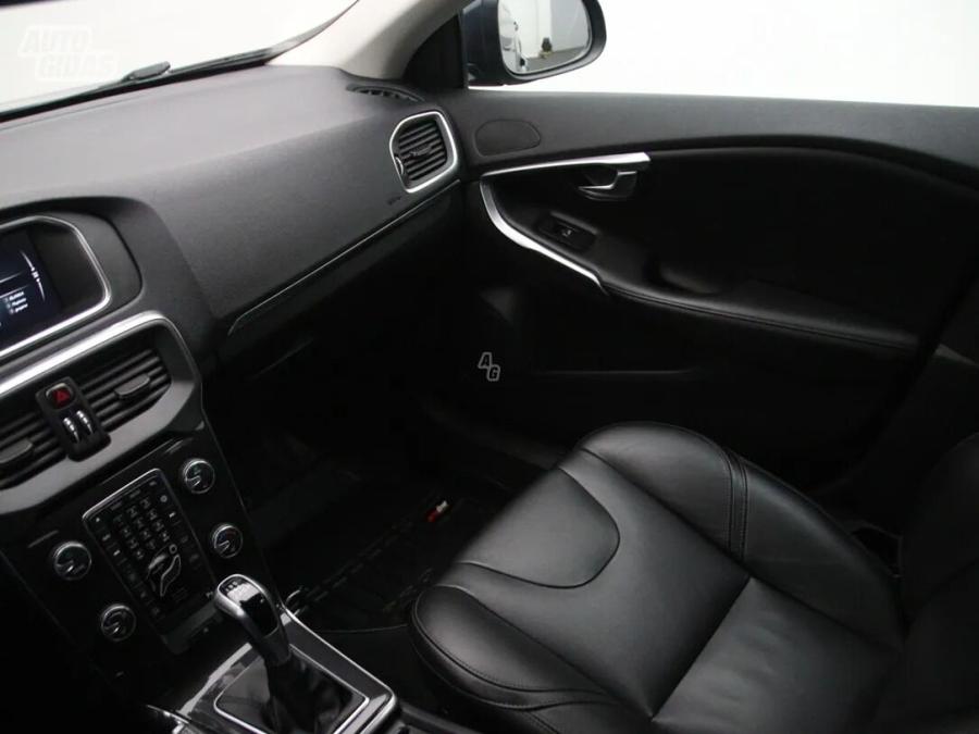 Zils Volvo V40 2017 Viļņa, ar dzinēja tilpumu 2.00 L un nobraukumu 116 tūkst. km par 10499 €, foto 22 vietnē AUTOMOTO.COM.LV
