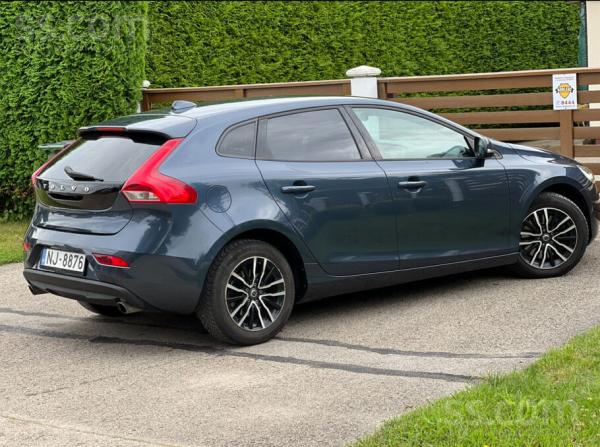 Zils Volvo V40 2017 Rīga, ar dzinēja tilpumu 2.00 L un nobraukumu 0 tūkst. km par 9700 €, foto 4 vietnē AUTOMOTO.COM.LV