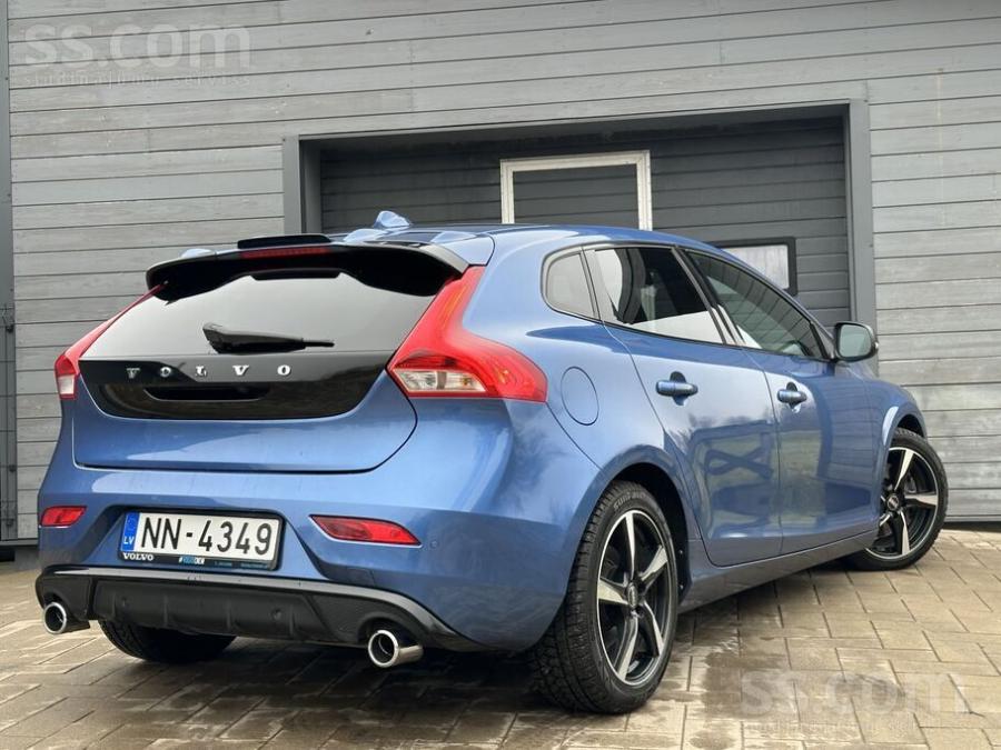 Blue Volvo V40 2017 in Riga, with an engine capacity of 2.00 L and mileage of 264 thousand km for 14200 €, photo 5 on AUTOMOTO.COM.LV