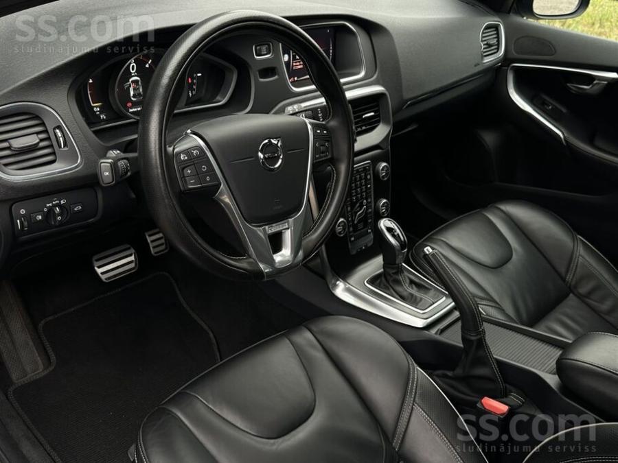 Blue Volvo V40 2017 in Riga, with an engine capacity of 2.00 L and mileage of 264 thousand km for 14200 €, photo 9 on AUTOMOTO.COM.LV