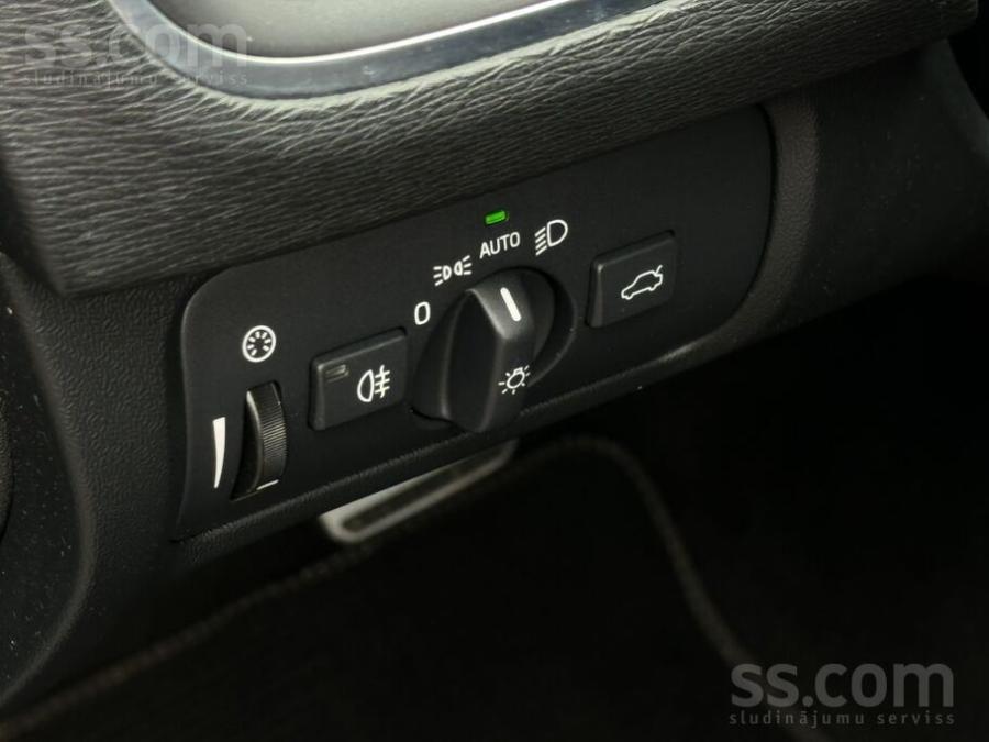 Blue Volvo V40 2017 in Riga, with an engine capacity of 2.00 L and mileage of 264 thousand km for 14200 €, photo 10 on AUTOMOTO.COM.LV