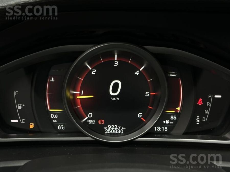 Blue Volvo V40 2017 in Riga, with an engine capacity of 2.00 L and mileage of 264 thousand km for 14200 €, photo 14 on AUTOMOTO.COM.LV
