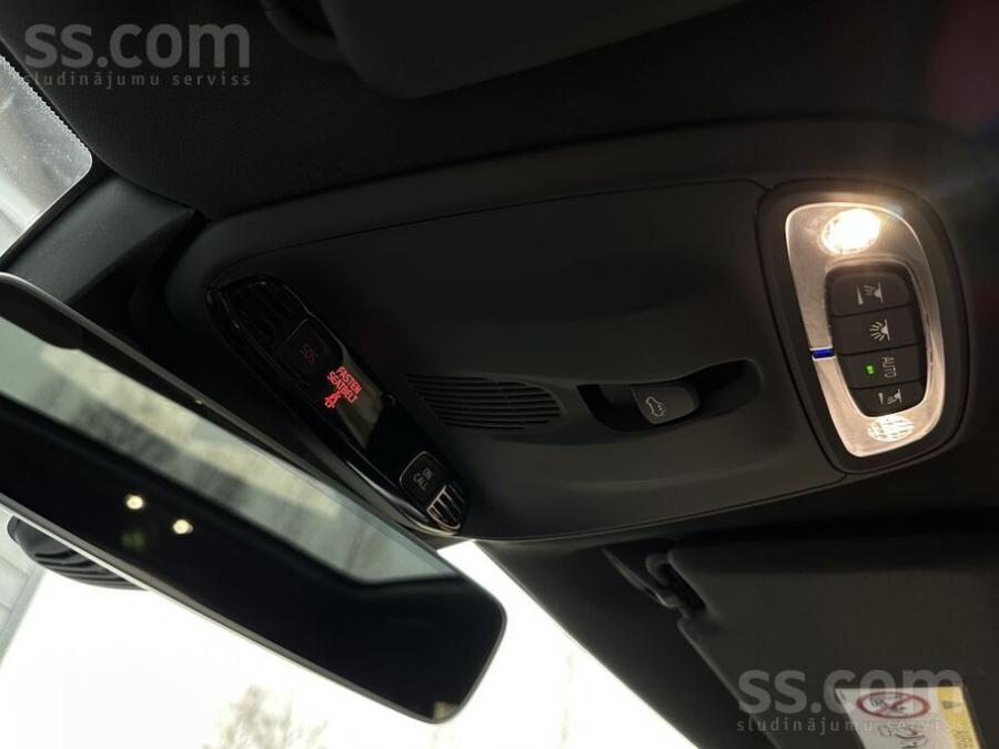 Blue Volvo V40 2017 in Riga, with an engine capacity of 2.00 L and mileage of 264 thousand km for 14200 €, photo 16 on AUTOMOTO.COM.LV