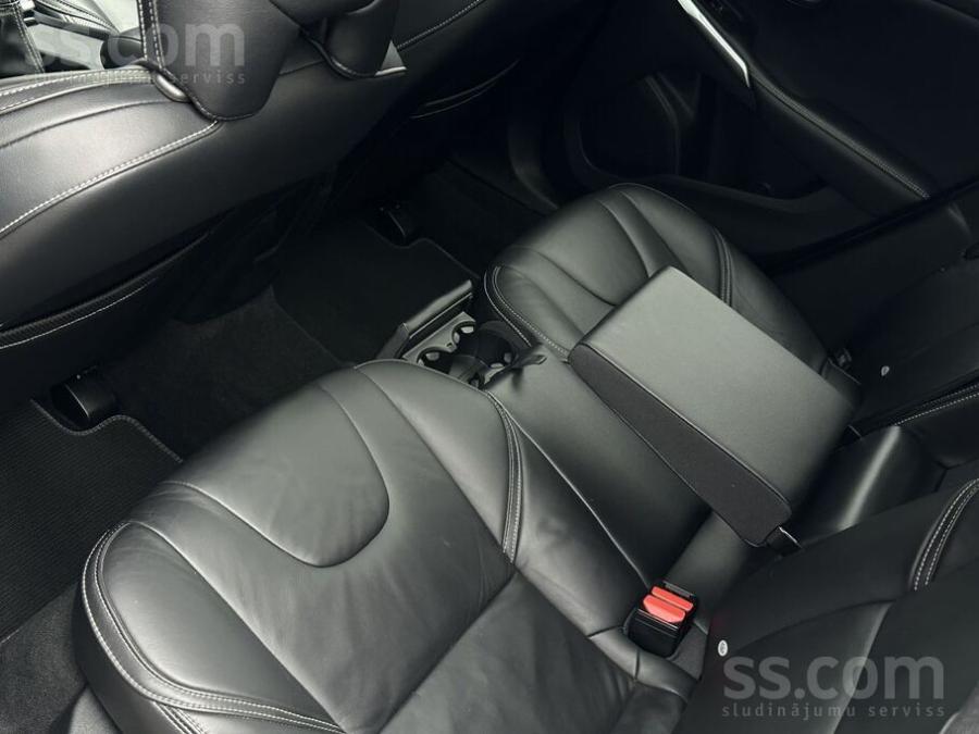 Blue Volvo V40 2017 in Riga, with an engine capacity of 2.00 L and mileage of 264 thousand km for 14200 €, photo 23 on AUTOMOTO.COM.LV