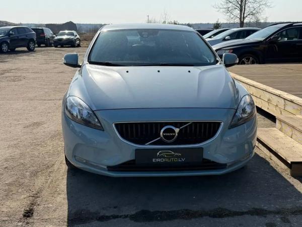Zils Volvo V40 2017 Rīga, ar dzinēja tilpumu 2.00 L un nobraukumu 249 tūkst. km par 8450 €, foto 2 vietnē AUTOMOTO.COM.LV