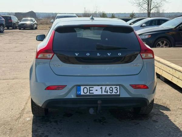 Zils Volvo V40 2017 Rīga, ar dzinēja tilpumu 2.00 L un nobraukumu 249 tūkst. km par 8450 €, foto 6 vietnē AUTOMOTO.COM.LV