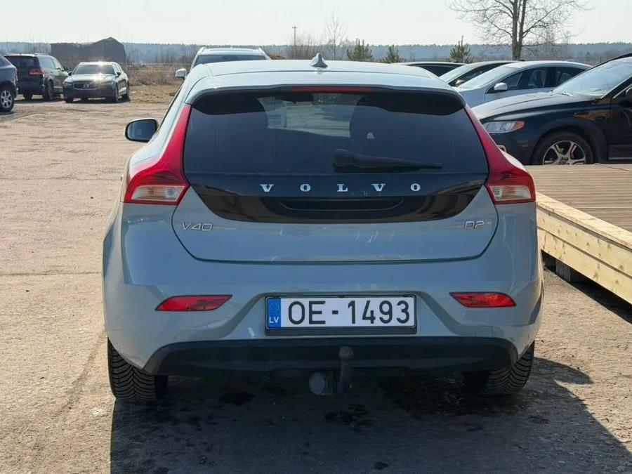 Blue Volvo V40 2017 in Riga, with an engine capacity of 2.00 L and mileage of 249 thousand km for 8450 €, photo 7 on AUTOMOTO.COM.LV