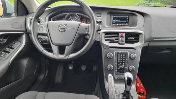 Zils Volvo V40 2017 Rīga, ar dzinēja tilpumu 2.00 L un nobraukumu 249 tūkst. km par 8450 €, foto 7 vietnē AUTOMOTO.COM.LV