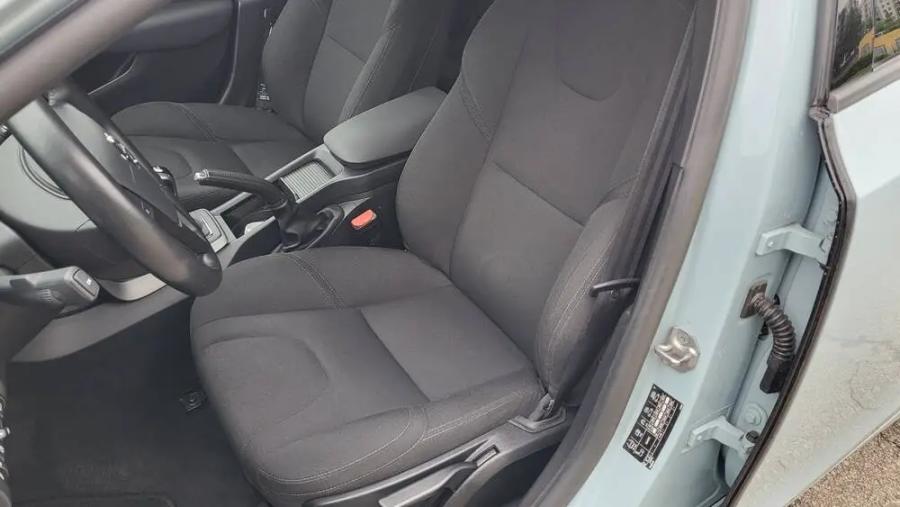 Blue Volvo V40 2017 in Riga, with an engine capacity of 2.00 L and mileage of 249 thousand km for 8450 €, photo 10 on AUTOMOTO.COM.LV