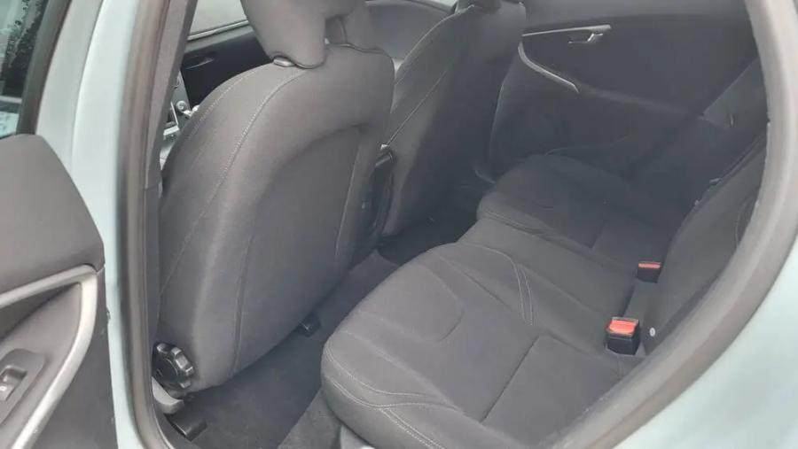 Blue Volvo V40 2017 in Riga, with an engine capacity of 2.00 L and mileage of 249 thousand km for 8450 €, photo 13 on AUTOMOTO.COM.LV