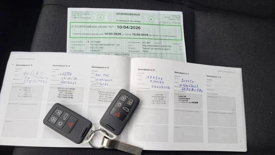 Blue Volvo V40 2017 in Riga, with an engine capacity of 2.00 L and mileage of 249 thousand km for 8450 €, photo 14 on AUTOMOTO.COM.LV