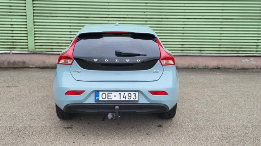 Blue Volvo V40 2017 in Riga, with an engine capacity of 2.00 L and mileage of 249 thousand km for 7900 €, photo 3 on AUTOMOTO.COM.LV