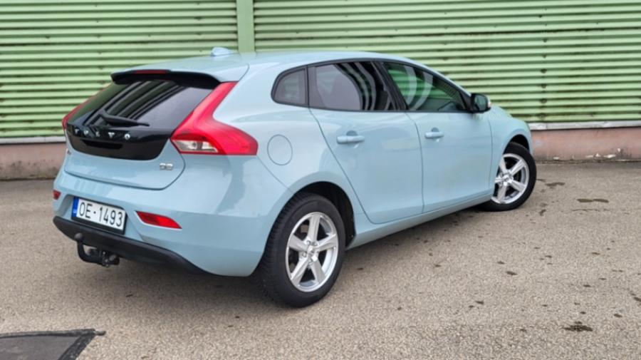 Blue Volvo V40 2017 in Riga, with an engine capacity of 2.00 L and mileage of 249 thousand km for 7900 €, photo 5 on AUTOMOTO.COM.LV