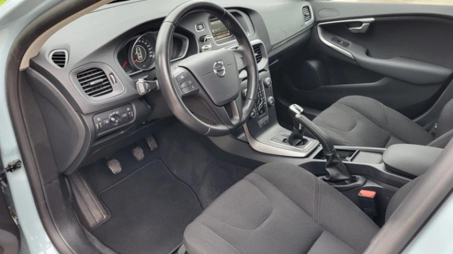 Blue Volvo V40 2017 in Riga, with an engine capacity of 2.00 L and mileage of 249 thousand km for 7900 €, photo 9 on AUTOMOTO.COM.LV