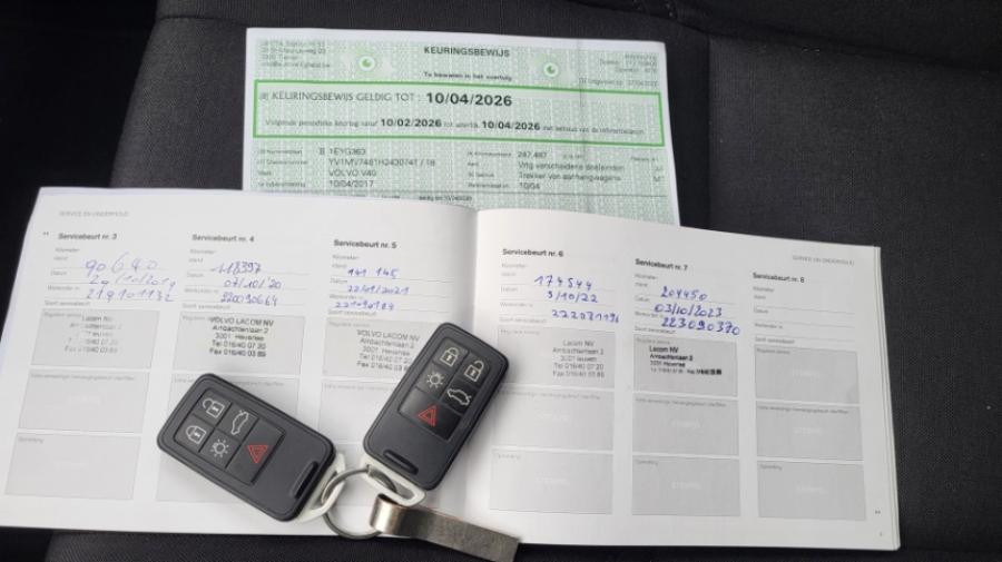 Blue Volvo V40 2017 in Riga, with an engine capacity of 2.00 L and mileage of 249 thousand km for 7900 €, photo 14 on AUTOMOTO.COM.LV