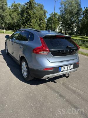 Синий Вольво В40 2017 в Юрмала, объемом двигателя 2.00 л и пробегом 250 тыс. км за 8800 €, фото 8 на AUTOMOTO.COM.LV