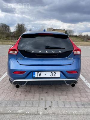 Blue Volvo V40 2017 in Talsi, with an engine capacity of 2.00 L and mileage of 217 thousand km for 9500 €, photo 4 on AUTOMOTO.COM.LV