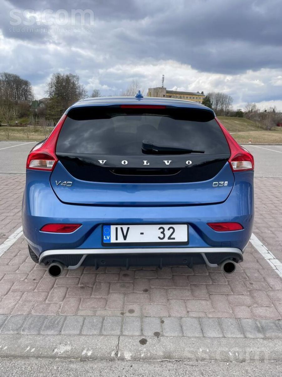 Blue Volvo V40 2017 in Talsi, with an engine capacity of 2.00 L and mileage of 217 thousand km for 9500 €, photo 4 on AUTOMOTO.COM.LV