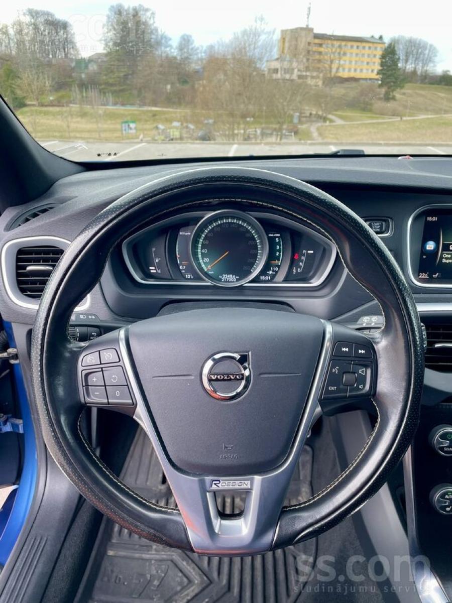 Blue Volvo V40 2017 in Talsi, with an engine capacity of 2.00 L and mileage of 217 thousand km for 9500 €, photo 7 on AUTOMOTO.COM.LV