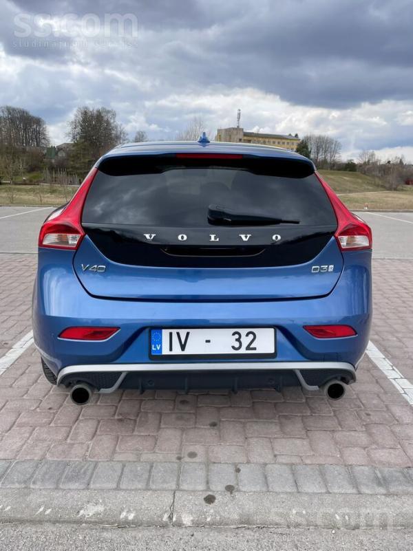 Blue Volvo V40 2017 in Talsi, with an engine capacity of 2.00 L and mileage of 217 thousand km for 9500 €, photo 3 on AUTOMOTO.COM.LV