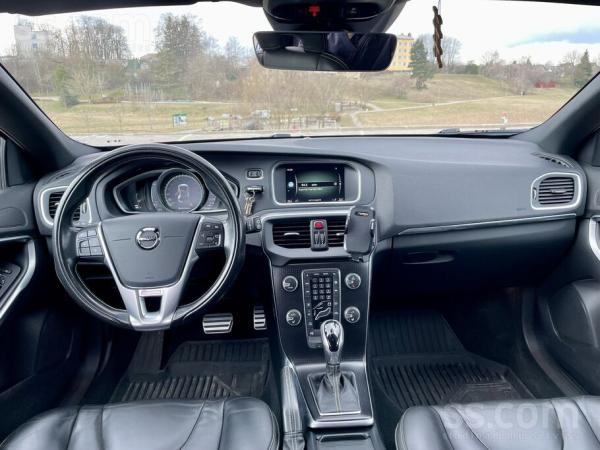 Blue Volvo V40 2017 in Talsi, with an engine capacity of 2.00 L and mileage of 217 thousand km for 9500 €, photo 5 on AUTOMOTO.COM.LV