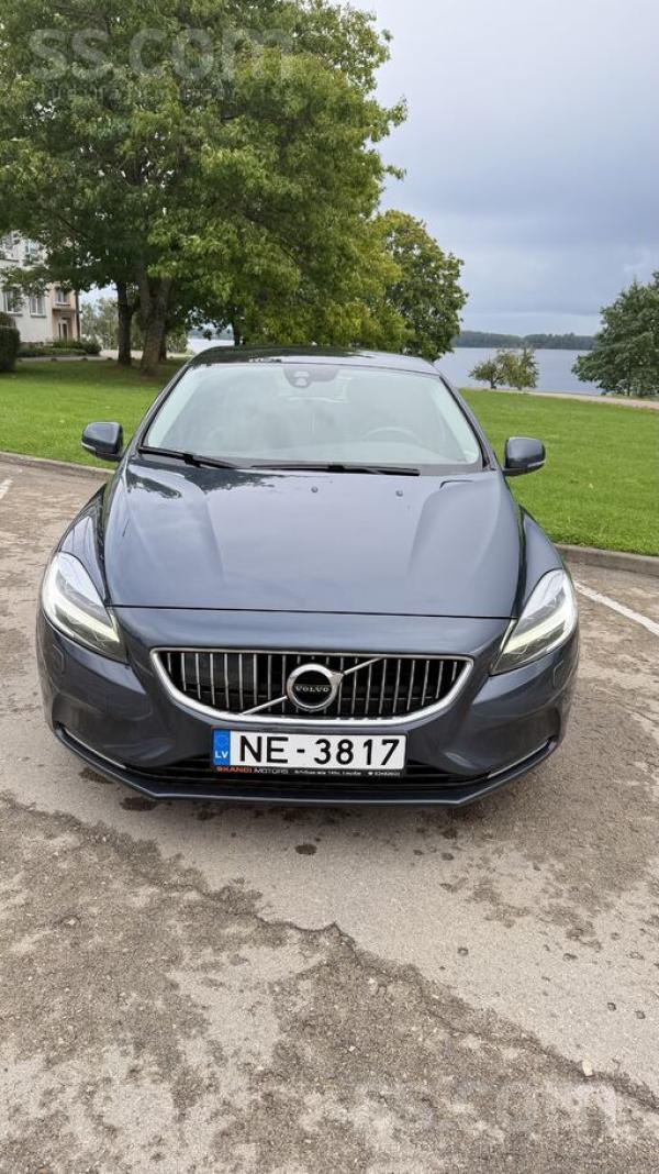 Zils Volvo V40 2017 Aizkraukle, ar dzinēja tilpumu 2.00 L un nobraukumu 212 tūkst. km par 10200 €, foto 3 vietnē AUTOMOTO.COM.LV