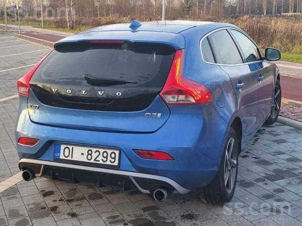 Blue Volvo V40 2017 in Jelgava, with an engine capacity of 2.00 L and mileage of 253 thousand km for 9250 €, photo 6 on AUTOMOTO.COM.LV