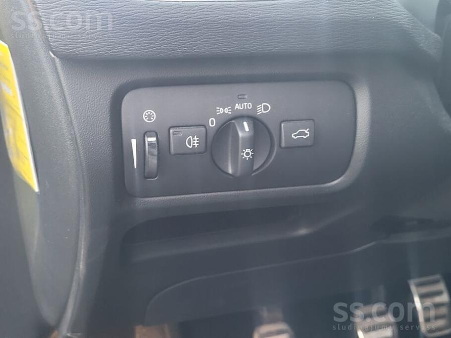 Zils Volvo V40 2017 Jelgava, ar dzinēja tilpumu 2.00 L un nobraukumu 253 tūkst. km par 9250 €, foto 10 vietnē AUTOMOTO.COM.LV