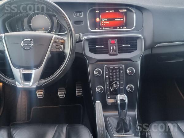 Blue Volvo V40 2017 in Jelgava, with an engine capacity of 2.00 L and mileage of 253 thousand km for 9250 €, photo 11 on AUTOMOTO.COM.LV