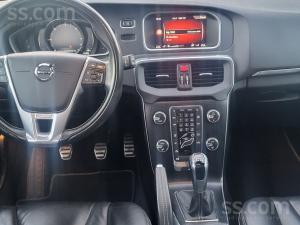 Zils Volvo V40 2017 Jelgava, ar dzinēja tilpumu 2.00 L un nobraukumu 253 tūkst. km par 9250 €, foto 11 vietnē AUTOMOTO.COM.LV