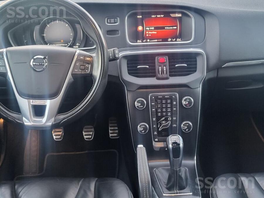 Zils Volvo V40 2017 Jelgava, ar dzinēja tilpumu 2.00 L un nobraukumu 253 tūkst. km par 9250 €, foto 11 vietnē AUTOMOTO.COM.LV