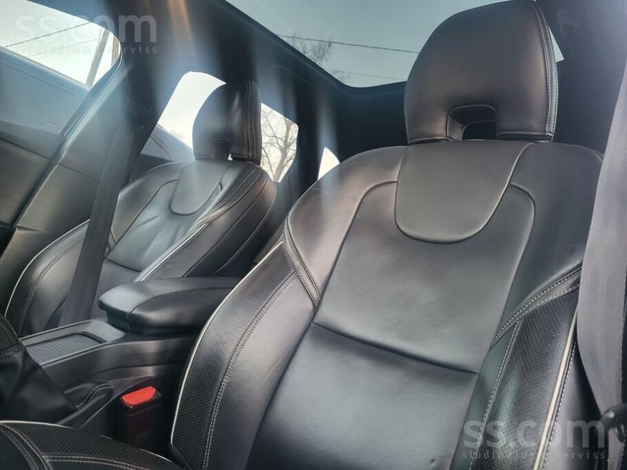 Zils Volvo V40 2017 Jelgava, ar dzinēja tilpumu 2.00 L un nobraukumu 253 tūkst. km par 9250 €, foto 14 vietnē AUTOMOTO.COM.LV
