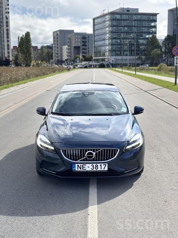 Blue Volvo V40 2017 in Riga, with an engine capacity of 2.00 L and mileage of 212 thousand km for 8200 €, photo 1 on AUTOMOTO.COM.LV