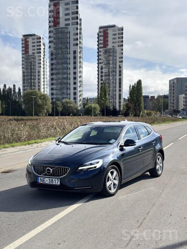 Blue Volvo V40 2017 in Riga, with an engine capacity of 2.00 L and mileage of 212 thousand km for 8200 €, photo 3 on AUTOMOTO.COM.LV