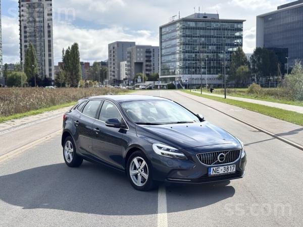 Blue Volvo V40 2017 in Riga, with an engine capacity of 2.00 L and mileage of 212 thousand km for 8200 €, photo 4 on AUTOMOTO.COM.LV
