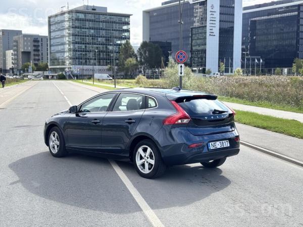 Blue Volvo V40 2017 in Riga, with an engine capacity of 2.00 L and mileage of 212 thousand km for 8200 €, photo 5 on AUTOMOTO.COM.LV