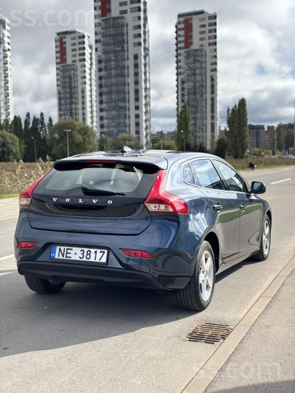 Blue Volvo V40 2017 in Riga, with an engine capacity of 2.00 L and mileage of 212 thousand km for 8200 €, photo 6 on AUTOMOTO.COM.LV