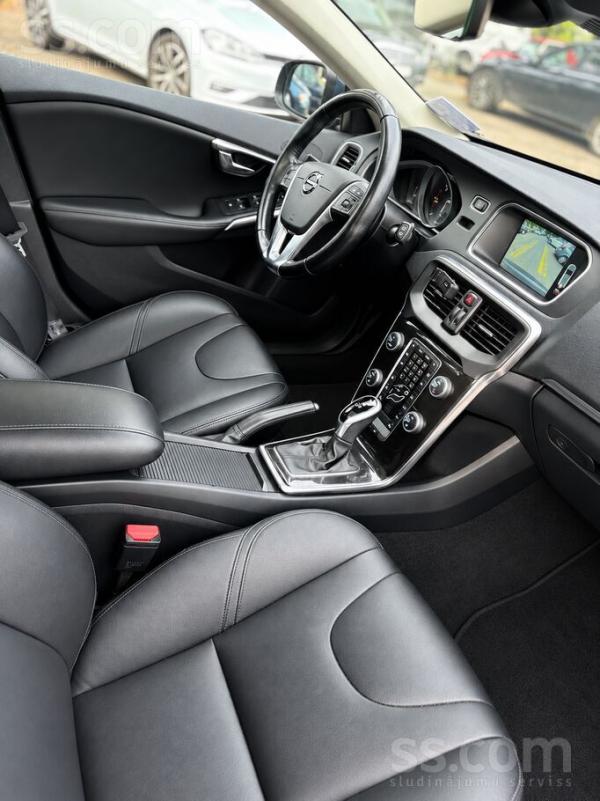 Blue Volvo V40 2017 in Riga, with an engine capacity of 2.00 L and mileage of 212 thousand km for 8200 €, photo 8 on AUTOMOTO.COM.LV