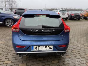 Blue Volvo V40 2018 in Talsi, with an engine capacity of 2.00 L and mileage of 167 thousand km for 10550 €, photo 8 on AUTOMOTO.COM.LV