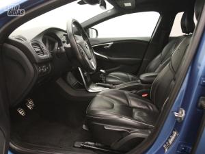Blue Volvo V40 2018 in Vilnius, with an engine capacity of 2.00 L and mileage of 222 thousand km for 11199 €, photo 4 on AUTOMOTO.COM.LV