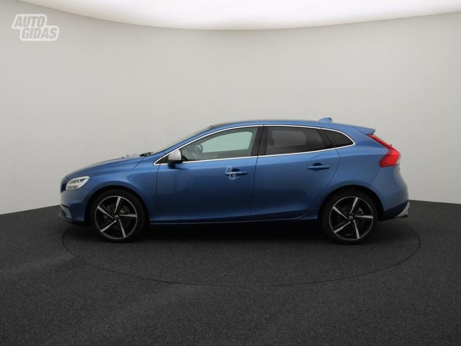 Blue Volvo V40 2018 in Vilnius, with an engine capacity of 2.00 L and mileage of 222 thousand km for 11199 €, photo 6 on AUTOMOTO.COM.LV