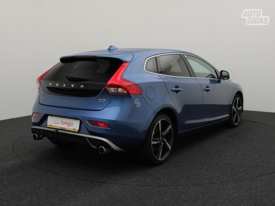 Blue Volvo V40 2018 in Vilnius, with an engine capacity of 2.00 L and mileage of 222 thousand km for 11199 €, photo 8 on AUTOMOTO.COM.LV
