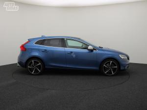 Blue Volvo V40 2018 in Vilnius, with an engine capacity of 2.00 L and mileage of 222 thousand km for 11199 €, photo 9 on AUTOMOTO.COM.LV