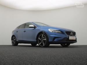 Blue Volvo V40 2018 in Vilnius, with an engine capacity of 2.00 L and mileage of 222 thousand km for 11199 €, photo 11 on AUTOMOTO.COM.LV
