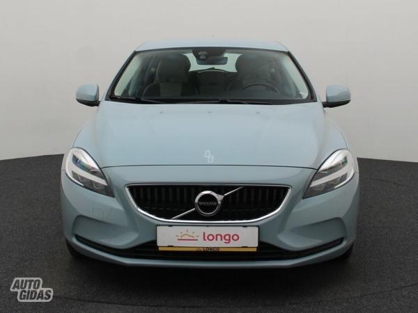 Blue Volvo V40 2018 in Vilnius, with an engine capacity of 2.00 L and mileage of 191 thousand km for 11399 €, photo 3 on AUTOMOTO.COM.LV