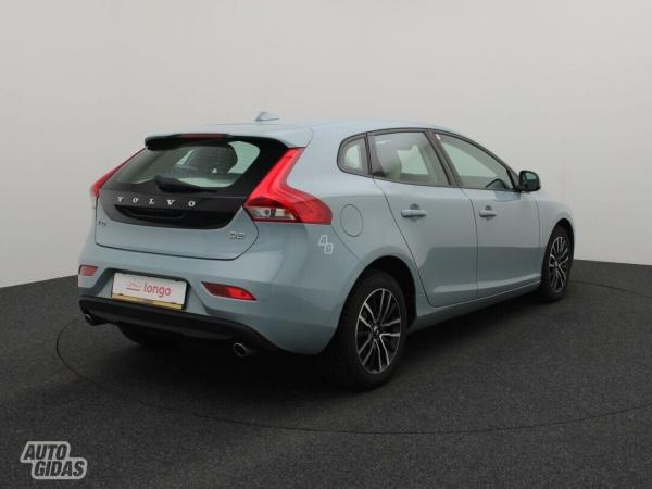 Blue Volvo V40 2018 in Vilnius, with an engine capacity of 2.00 L and mileage of 191 thousand km for 11399 €, photo 8 on AUTOMOTO.COM.LV
