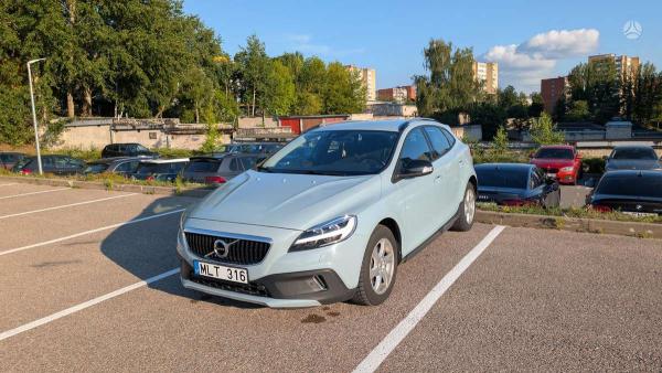 Blue Volvo V40 2018 in Vilnius, with an engine capacity of 1.97 L and mileage of 193 thousand km for 11000 €, photo 1 on AUTOMOTO.COM.LV