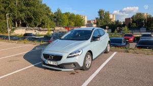 Blue Volvo V40 2018 in Vilnius, with an engine capacity of 1.97 L and mileage of 193 thousand km for 11000 €, photo  on AUTOMOTO.COM.LV