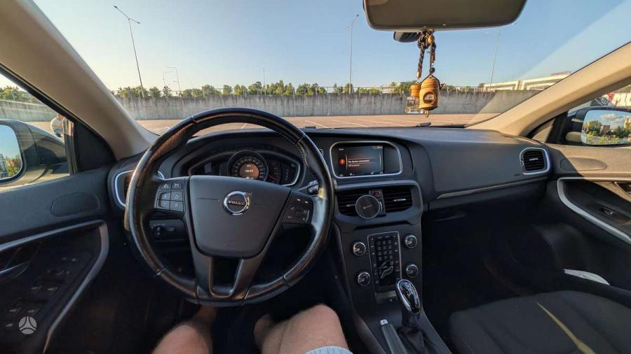 Zils Volvo V40 2018 Viļņa, ar dzinēja tilpumu 1.97 L un nobraukumu 193 tūkst. km par 11000 €, foto 7 vietnē AUTOMOTO.COM.LV